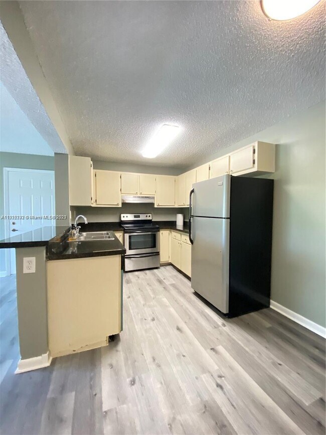 200 Palm Cir W - 200 Palm Cir W Pembroke Pines FL 33025 | Apartment Finder