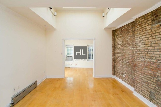 Christopher Street - 118 Christopher St New York NY 10014 | Apartment ...