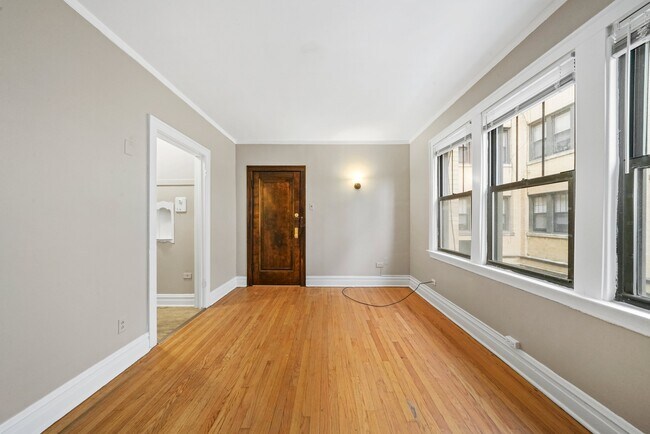 Sunny, Convertible Studio with Two Rooms a... - 6817 21st St Berwyn IL ...