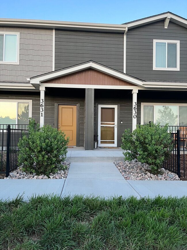 Beautiful Townhome 3-Bedroom / 2.5-Bath Ne... - 3631 Ronald Reagan Ave ...