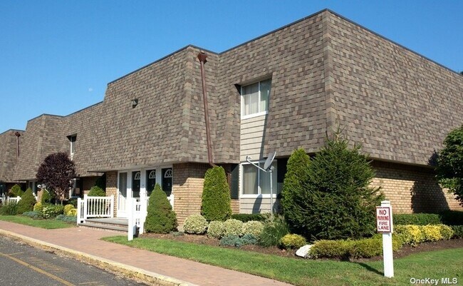 40 Philip Walk - 40 Philip Walk Babylon NY 11704 | Apartment Finder