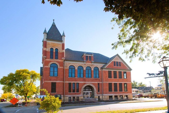 Roosevelt School Apartments - Clinton, IA | Apartment Finder