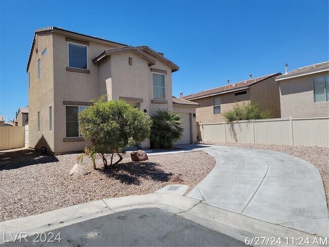 CUTE SUNRISE MANOR HOME LOCATED AT END OF ... - 5913 E Grays Peak Ct ...