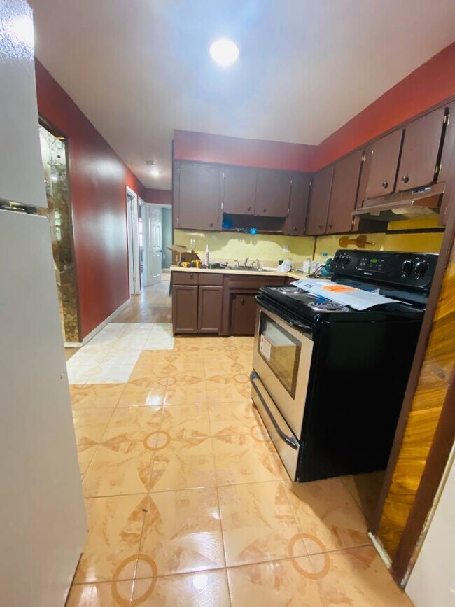 82-01 Rockaway Blvd - 82-01 Rockaway Blvd Queens NY 11416 | Apartment ...