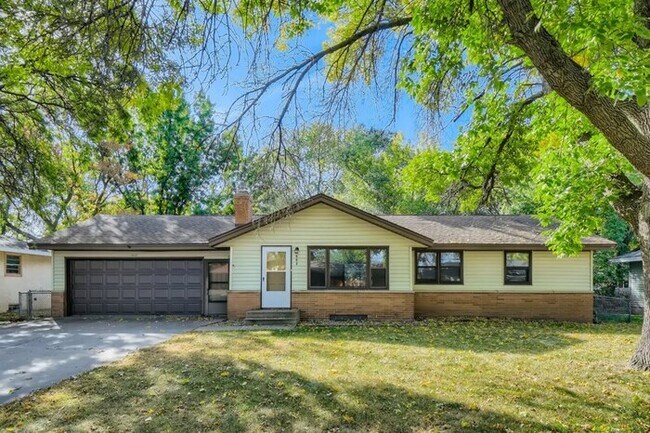 600 Manor Dr NE, Spring Lake Park, MN, 55432 - 600 Manor Dr NE ...