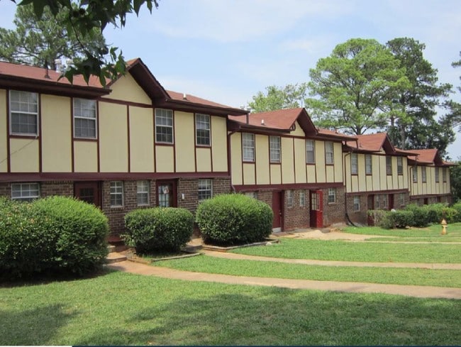 Winston Manor - 2520 Candler Rd Decatur GA 30032 | Apartment Finder