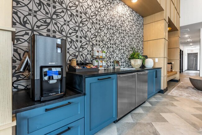 Luxury Personified: High-End Living at Its... - 8420-183A 183A Leander ...
