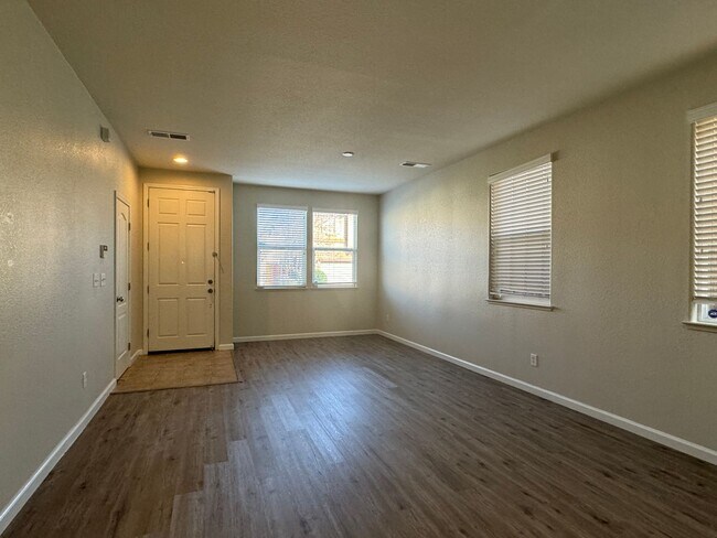 SPACIOUS & CLEAN 2 STORY, 4 BEDROOM, 2.5 B... - 5421 Shennecock Way ...