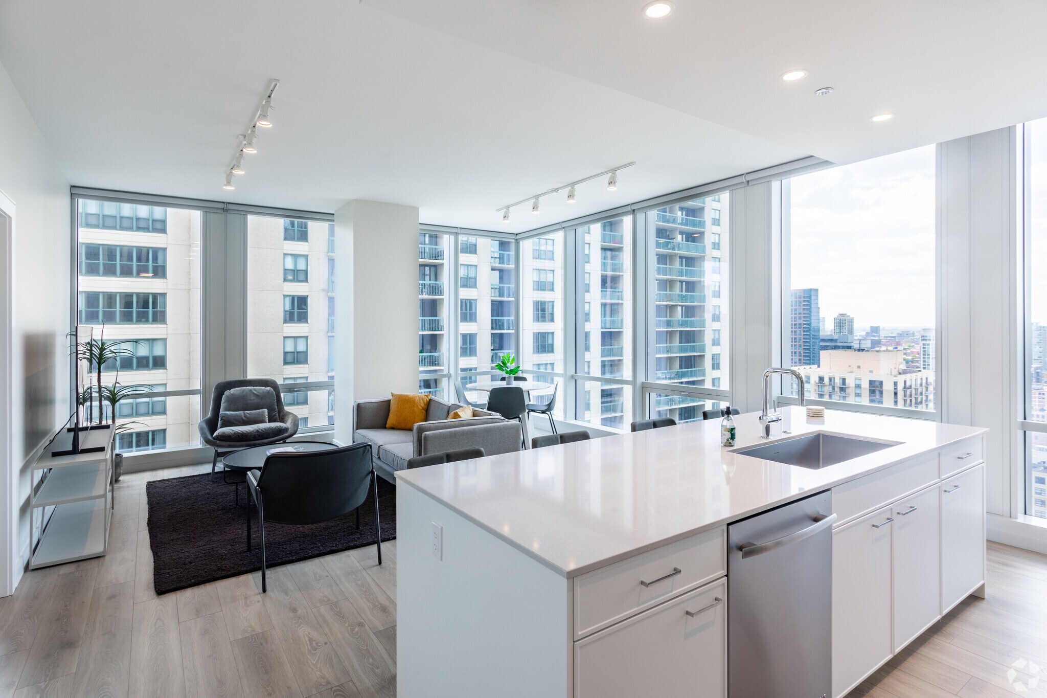 One Chicago - 14 W Superior St Chicago IL 60654 | Apartment Finder