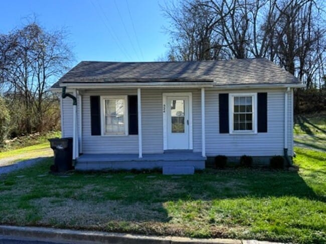 Charming and Affordable Home on quiet street (2 bedroom/1 bath) - 524 ...