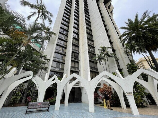 LILIUOKALANI GARDENS studio, Queen Tower, ... - 300 Wai Nani Way ...