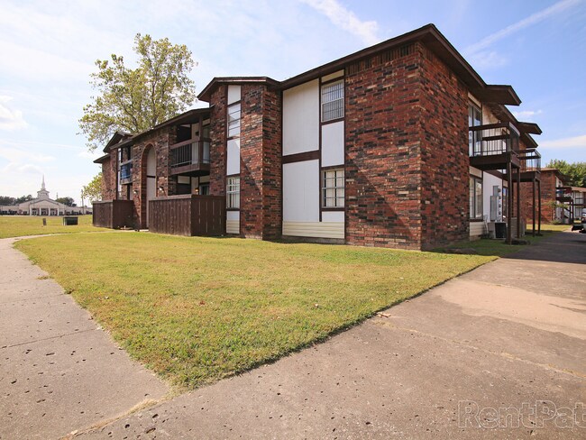 Oak Park - Muskogee, OK | Apartment Finder