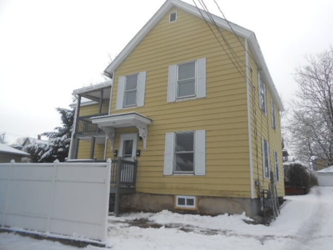 17 Mead Street - 17 Mead St Manchester NH 03104 | Apartment Finder