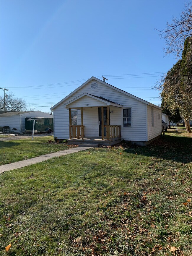 2007 S Manhattan Ave - 2007 S Manhattan Ave Muncie IN 47302 | Apartment ...