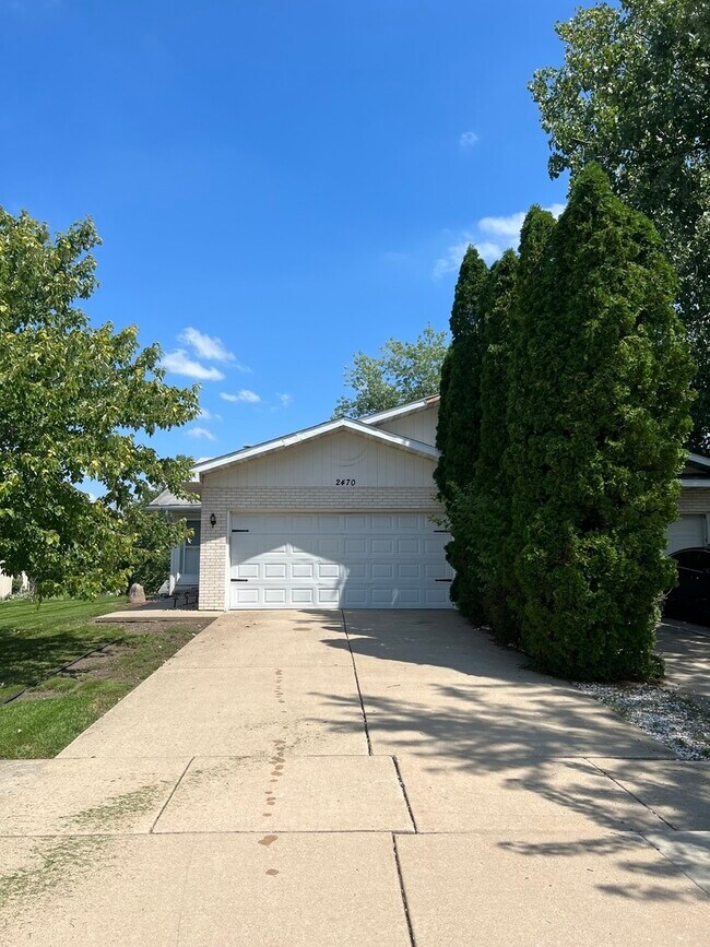 2470 Red Oak Trail - 2470 Red Oak Trail Crest Hill IL 60403 | Apartment ...