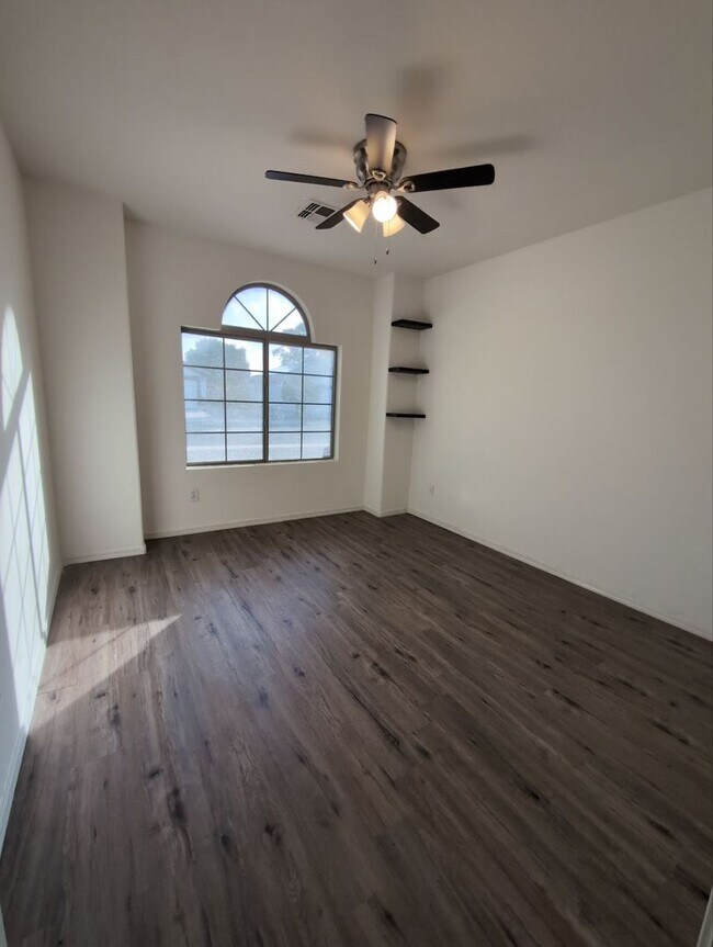 Charming 3 bedroom w/ Den home, ready for immediate move-in! - 1634 E ...