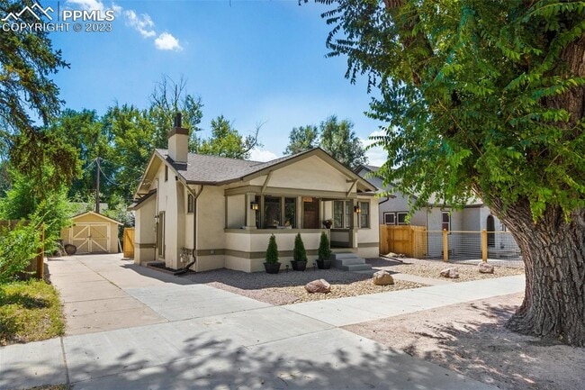Updated Craftsman, minutes to downtown - 4... - 1609 E Platte Ave ...
