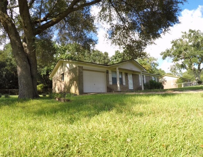 1250 W Kingsfeld Rd - 1250 W Kingsfeld Rd Cantonment FL 32533 ...