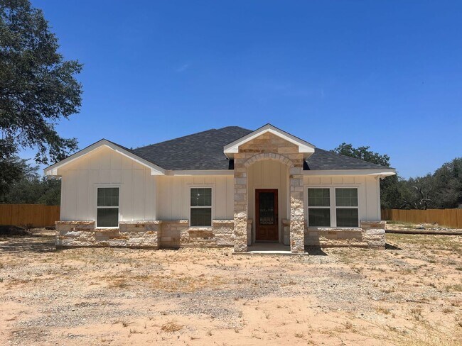 Beautiful custom built 4bedroom home - 134 Co Rd 6813 Natalia TX 78059 ...