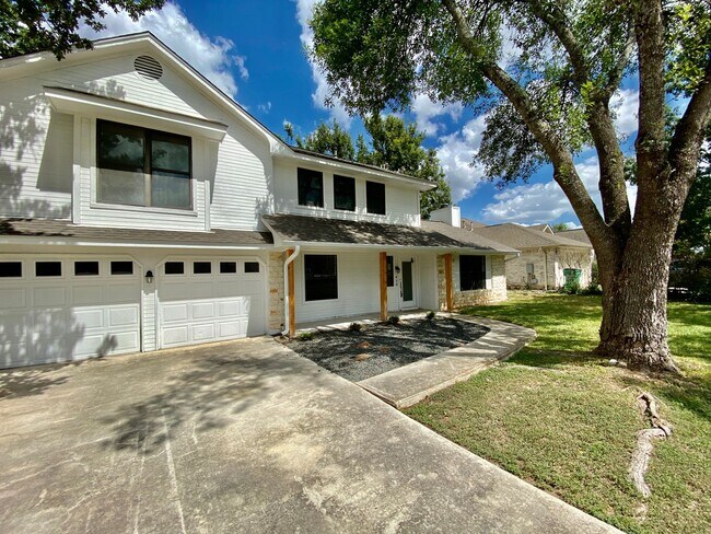 Lovely 3 Bedroom 2.5 Bathroom 2 story in C... - 410 Twin Oak Trail ...