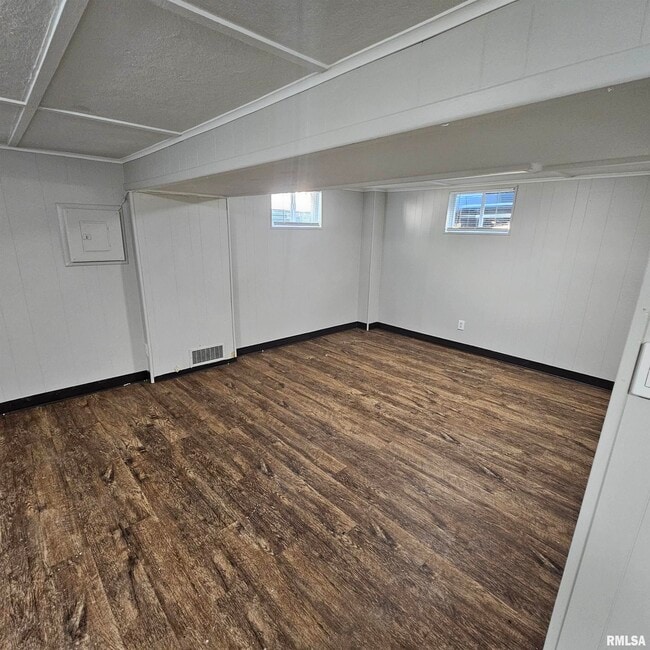 909 St Julian St - 909 St Julian St Pekin IL 61554 | Apartment Finder