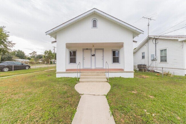 208 Surrey St - 208 LA 728-8 Lafayette LA 70501 | Apartment Finder