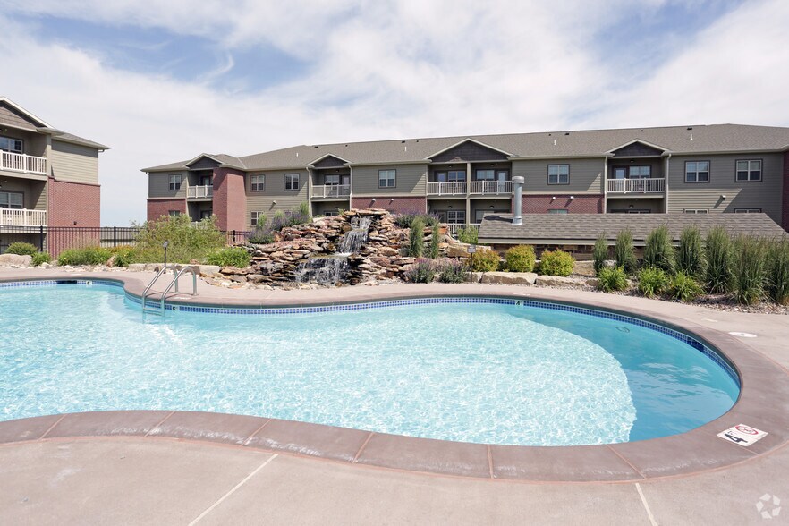 Summit Falls Apartments & Townhomes - 8300 Renatta Dr Lincoln NE 68516 ...