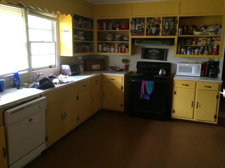 2762 US Highway 421 N - 2762 US Highway 421 N Boone NC 28607 ...