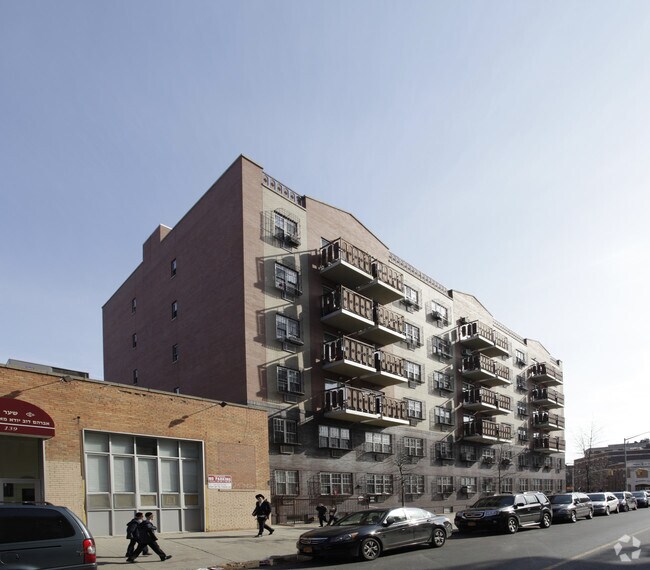 Royal Apartments - 147-157 Wallabout St Brooklyn NY 11206 | Apartment ...