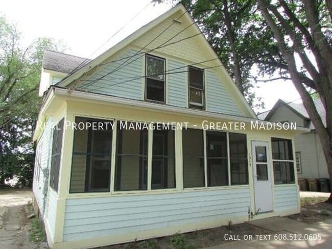 Great main floor 3 bedroom flat on the Ist... - 1315 E Mifflin St ...