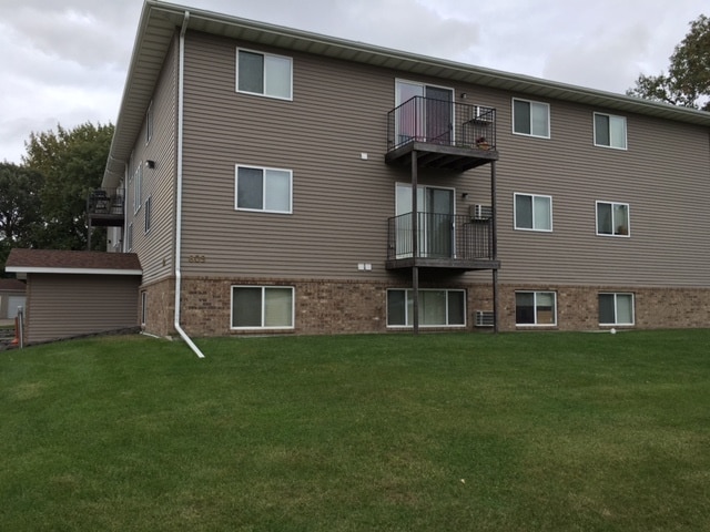 Oakwood Apartments - 612 Division St Walhalla ND 58282 | Apartment Finder