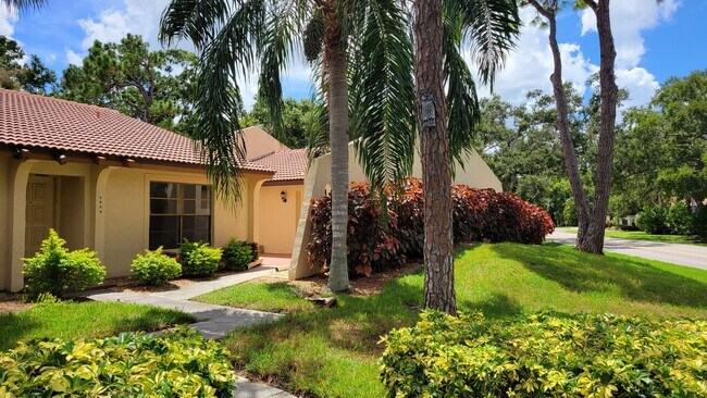 Annual UNfurnished Beautifully and FULLY r... - 3601 Longmeadow ...