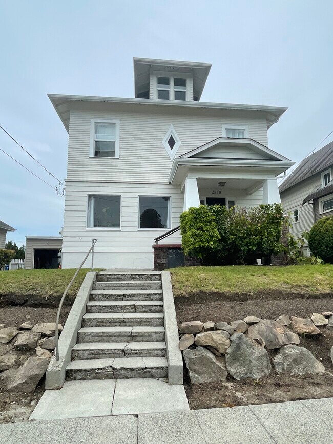 2218 2nd Ave N - 2218 2nd Ave N Seattle WA 98109 | Apartment Finder