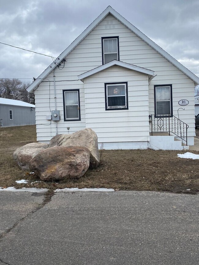Single Family Home Available for Rent! - 16 E Birch St Saint Joseph MN ...