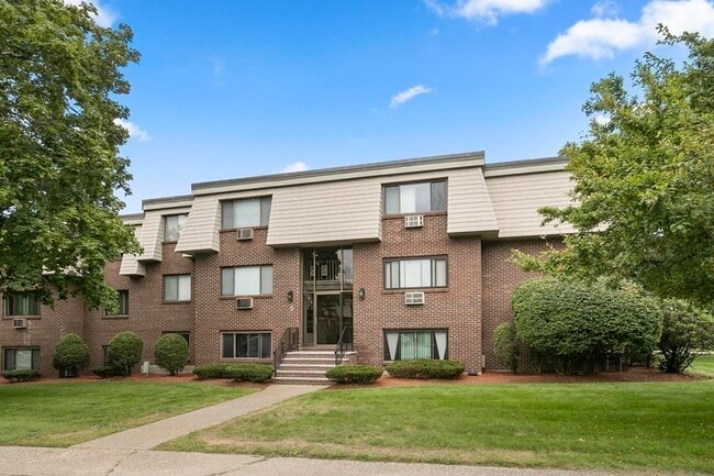 5 Hallmark Gdns - 5 Hallmark Gdns Burlington MA 01803 | Apartment Finder