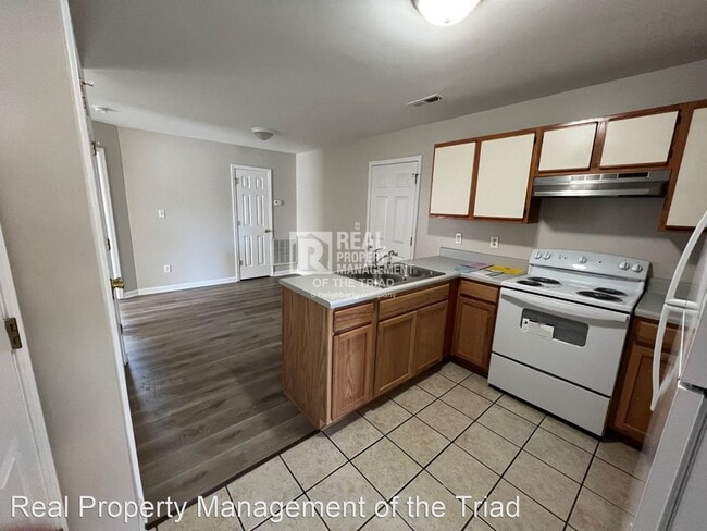 4 br, 2 bath House - 3211 N. OHenry Blvd. - 3211 N O.Henry Blvd ...