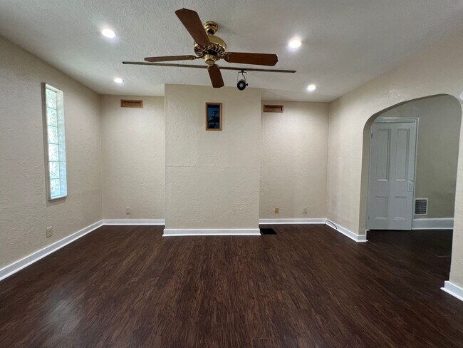 Updated 2BR Townhouse now available! - 121 Bausman St Pittsburgh PA ...