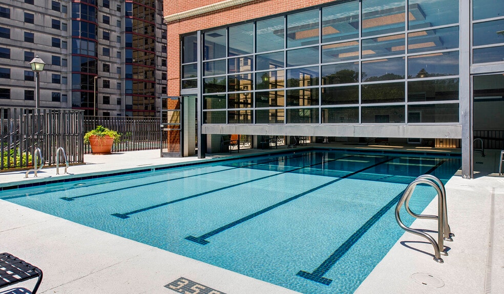 Huntington Gateway - 5982 Richmond Hwy Alexandria VA 22303 | Apartment ...