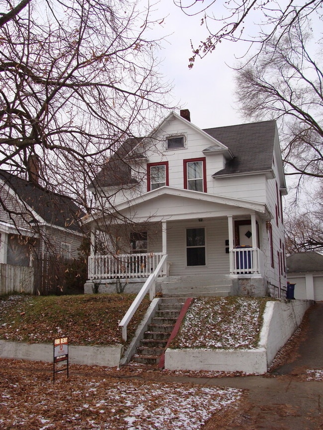 Burton Heights Upper Unit 2 Bedroom - 1831 Francis Ave SE Grand Rapids ...