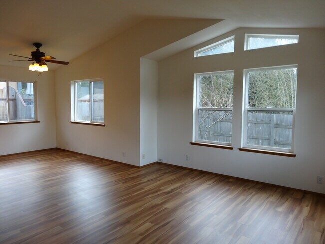 One level house, vaulted ceilings, private... - 906 E Bryson Ave Port ...