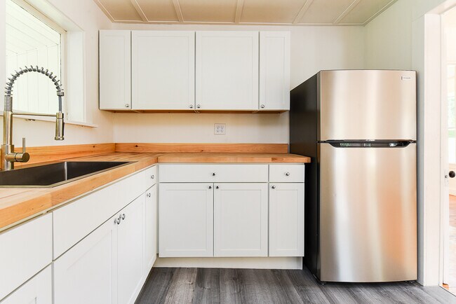 31 Harrison Rd - 31 Harrison Rd Norway ME 04268 | Apartment Finder