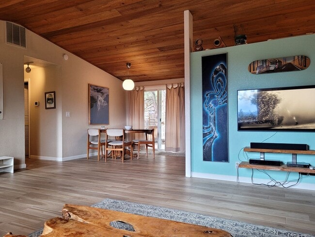 Spacious House, Front & Back Porch! Awbrey Butte Hillside with Mountain ...