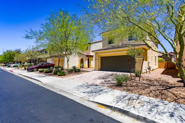 4 Bed, Beauty With First Floor Bed And Full Bath - 7416 Amesbury St Las ...