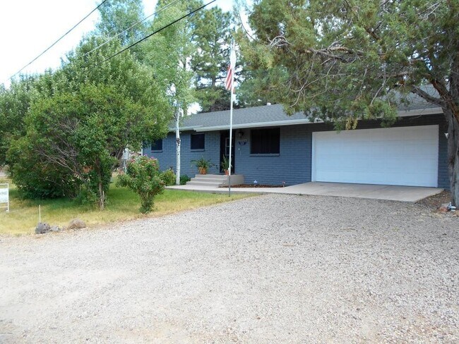 Cozy Home in the Heart of Show Low - 821 E Owens Show Low AZ 85901 ...