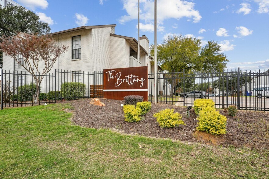 The Brittany - 5801 Bridge St Fort Worth TX 76112 | Apartment Finder