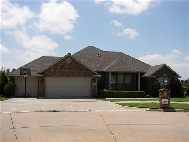 3 bedroom 2 bath home with a 3 car garage - 2804 Summit Hill Ct Norman OK 73071 | Apartment Finder