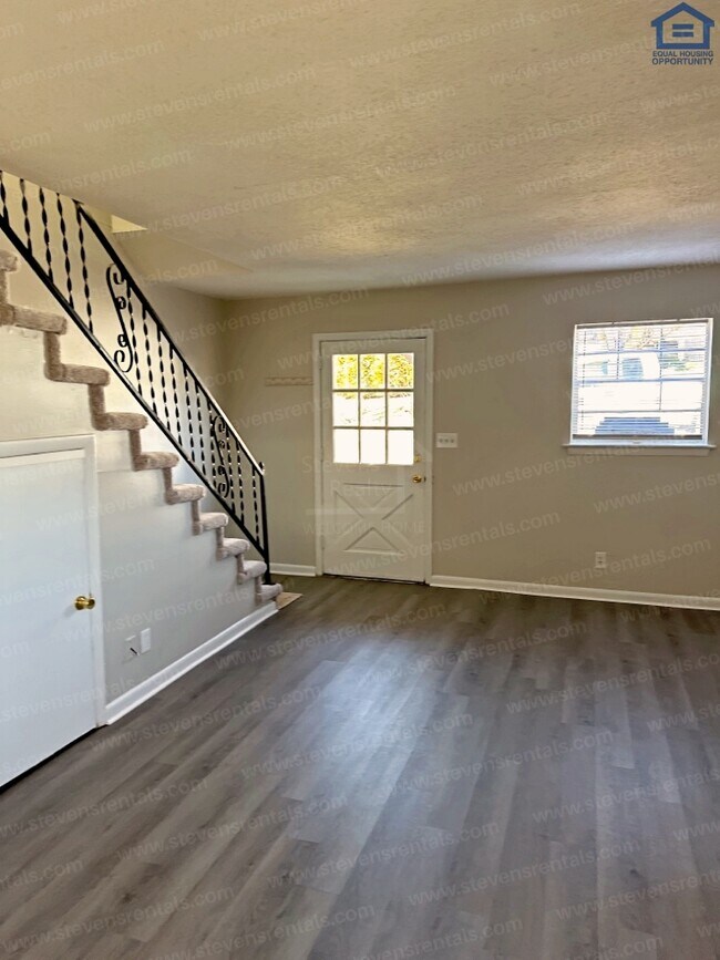 Lovely Barn Style Duplex - 2406 Briggs Ave Chattanooga TN 37415 ...