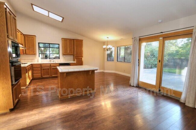 8401 Blossom Hill Ct - 8401 Blossom Hill Ct Citrus Heights CA 95610 ...