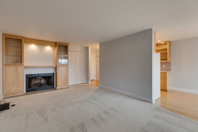 Wedgwood Area Condo For Rent! - 2222 NE 92nd St Seattle WA 98115 ...