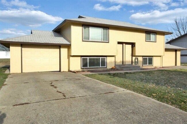 Augusta Ave, Duplex - 10511-10513 E Augusta Ave Spokane Valley WA 99206 ...